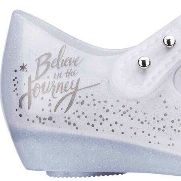 Mini Melissa | Shoes | Mini Melissa Ultragirl Frozen Flat Pearl White ...